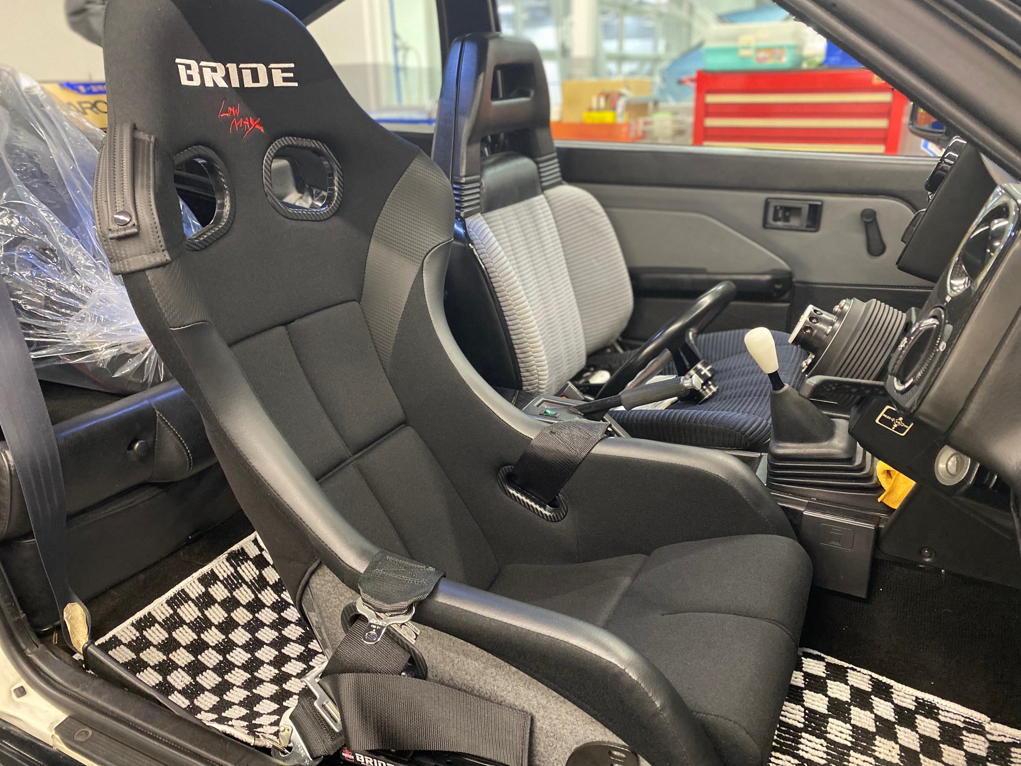 AE86にBRIDE ZETAⅣ装着しました。 | A PIT AUTOBACS