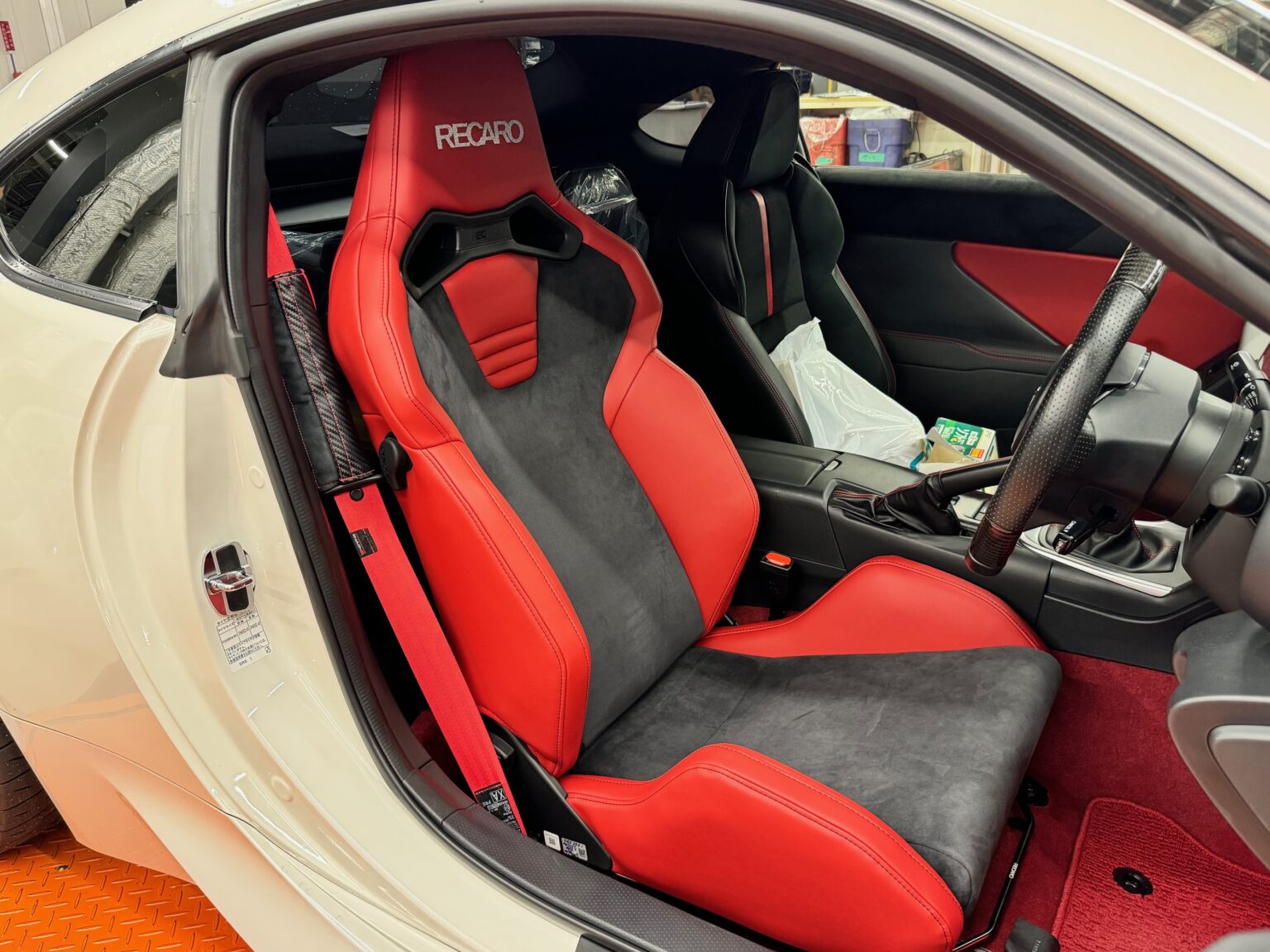 GR86 × SR-S UT100H RED | A PIT AUTOBACS