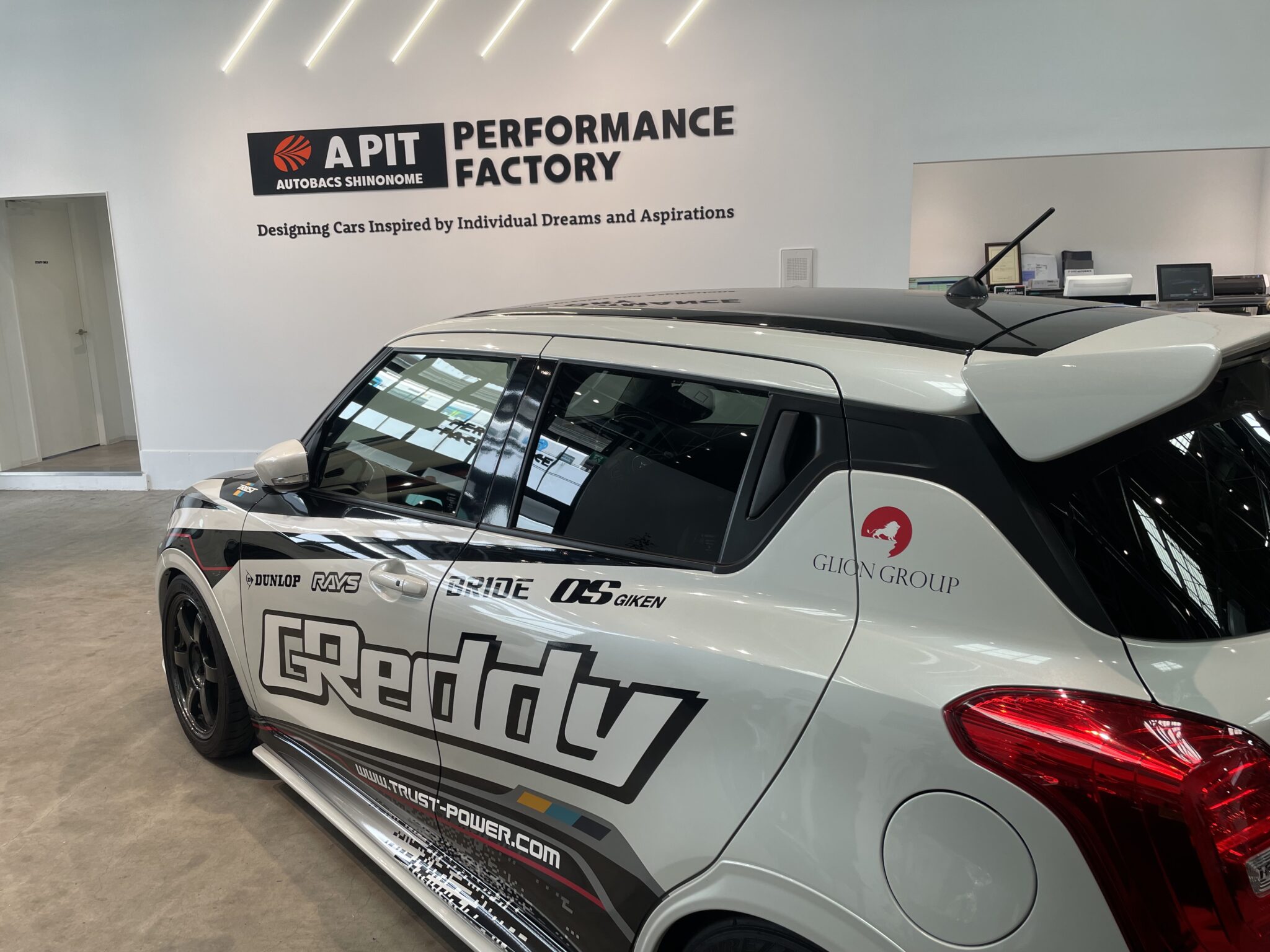 TRUST デモカー ZC33Sスイフトスポーツ展示 | A PIT AUTOBACS